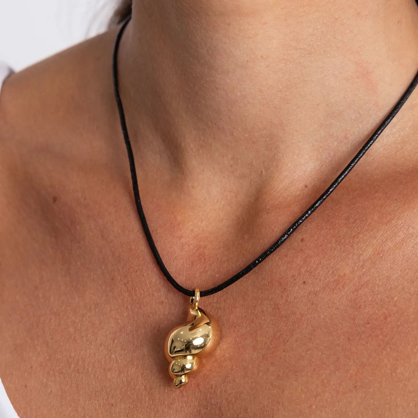 Conch Shell Necklace – SHOP ABOVO